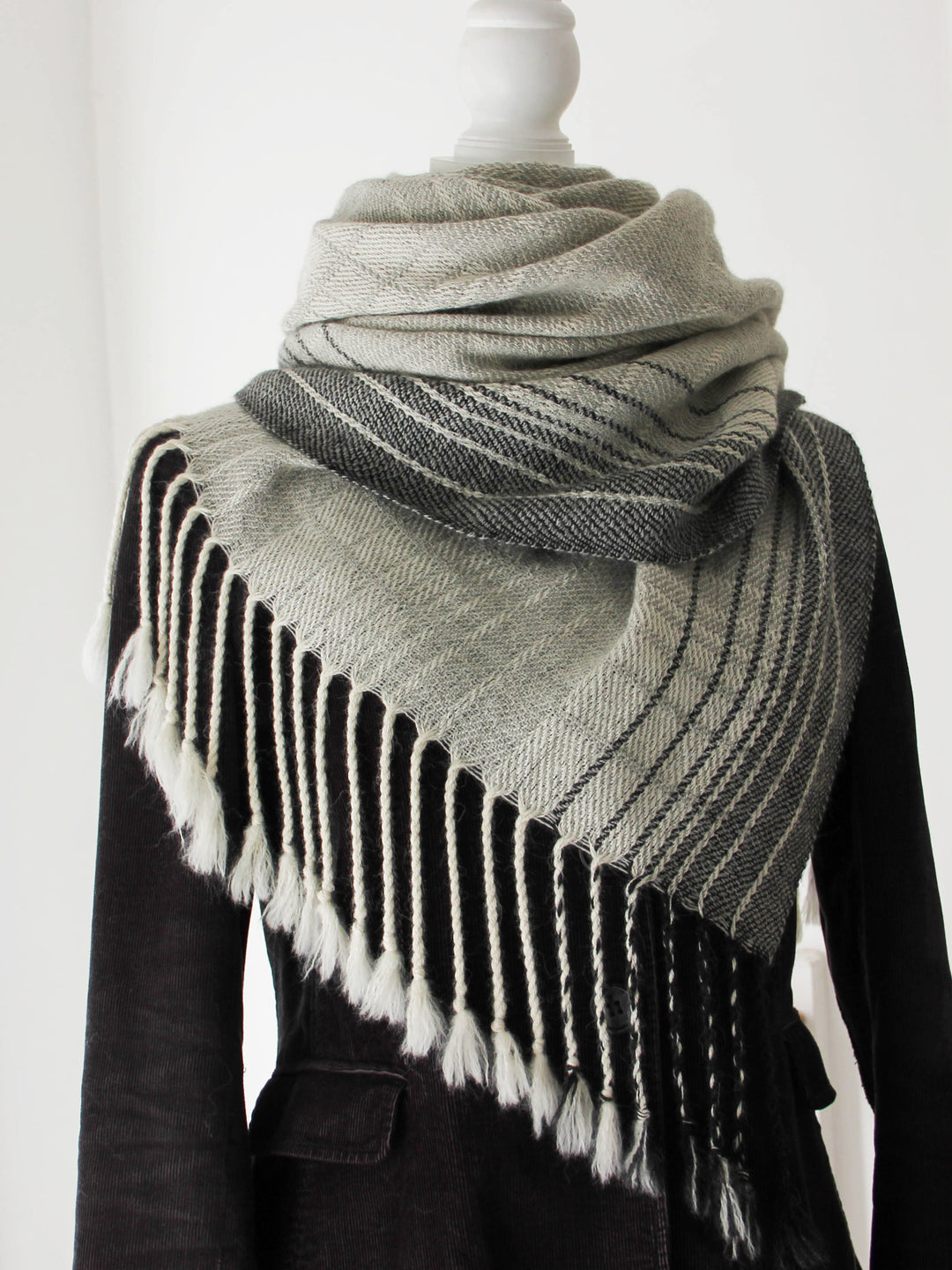 Handwoven Scarf – AGAATI